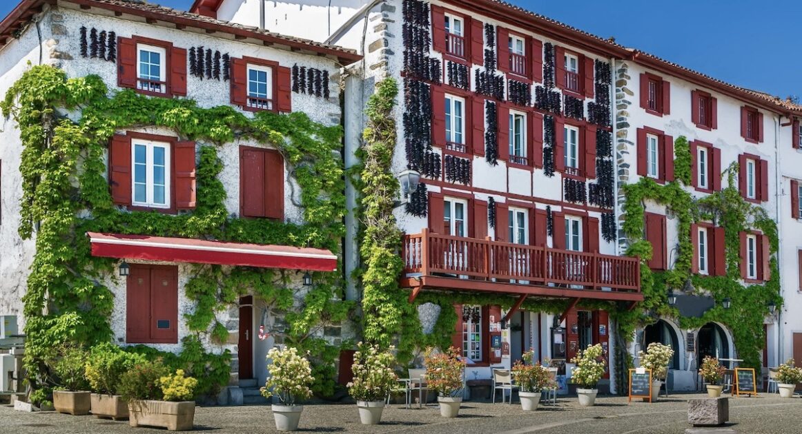11 Must-Visit Towns in French Basque Country - Frenchly
