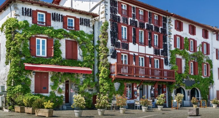 11 Must-Visit Towns in French Basque Country - Frenchly