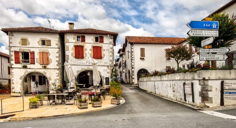 11 Must-Visit Towns in French Basque Country - Frenchly
