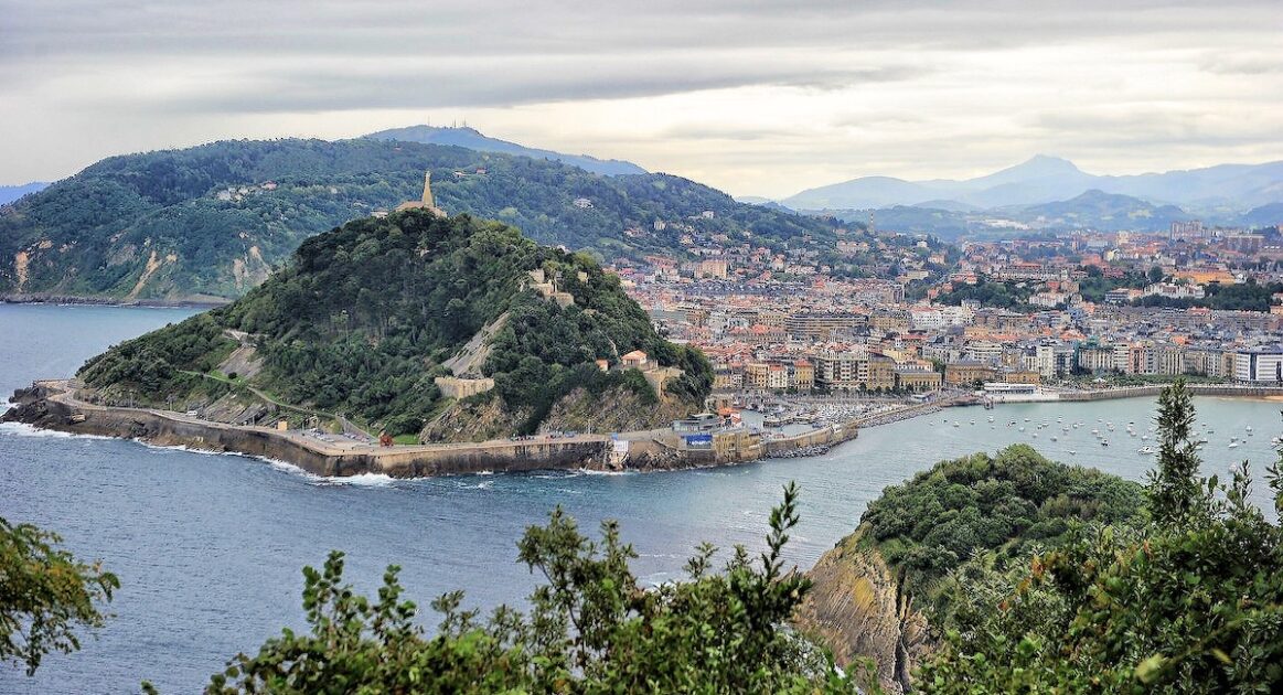 11 Must-Visit Towns in French Basque Country - Frenchly